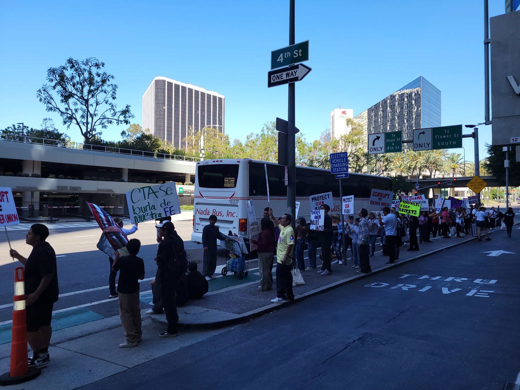 Teachers, community members protest CTA’s radical politics at union ...