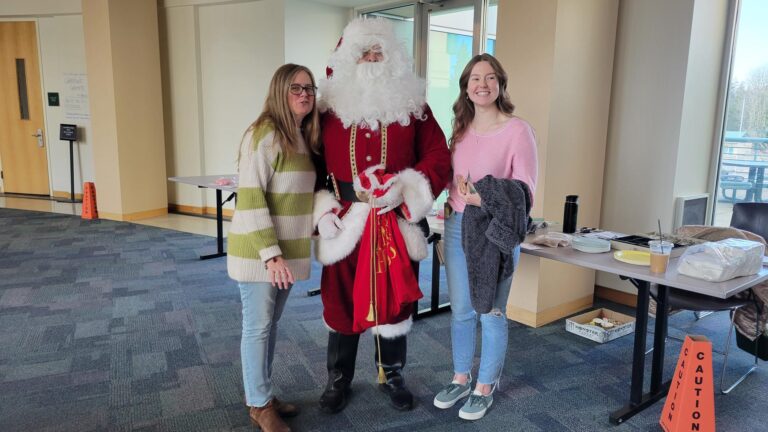 WASHINGTON: Santa brings a cheery opt-out message to public employees ...